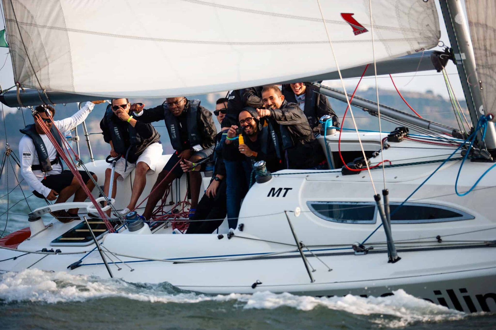 Discover the thrill of regattas on the Tagus - Lisbon Sight Sailing